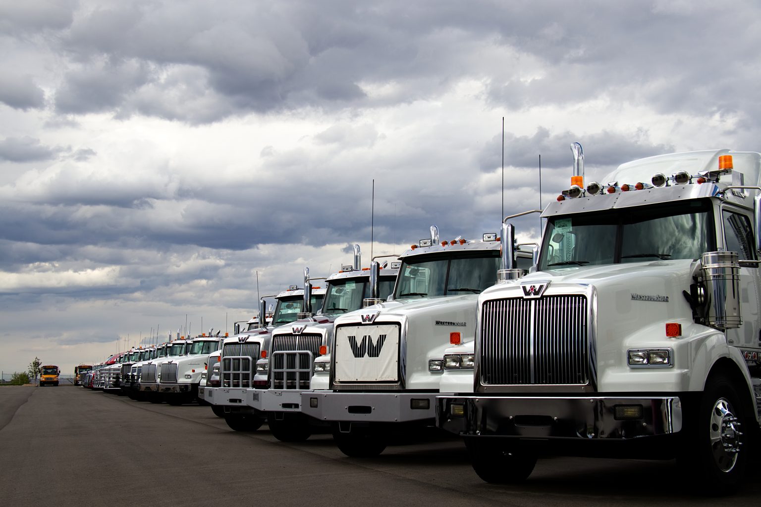 Comparing the Western Star 47X and 49X: Features, Performance, and ...